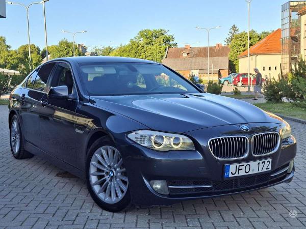 Grey BMW 520 2010 in Silute, with an engine capacity of 2.00 L and mileage of 335 thousand km for 7200 €, photo 3 on AUTOMOTO.COM.LV