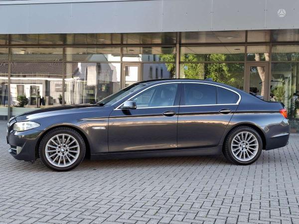 Grey BMW 520 2010 in Silute, with an engine capacity of 2.00 L and mileage of 335 thousand km for 7200 €, photo 7 on AUTOMOTO.COM.LV