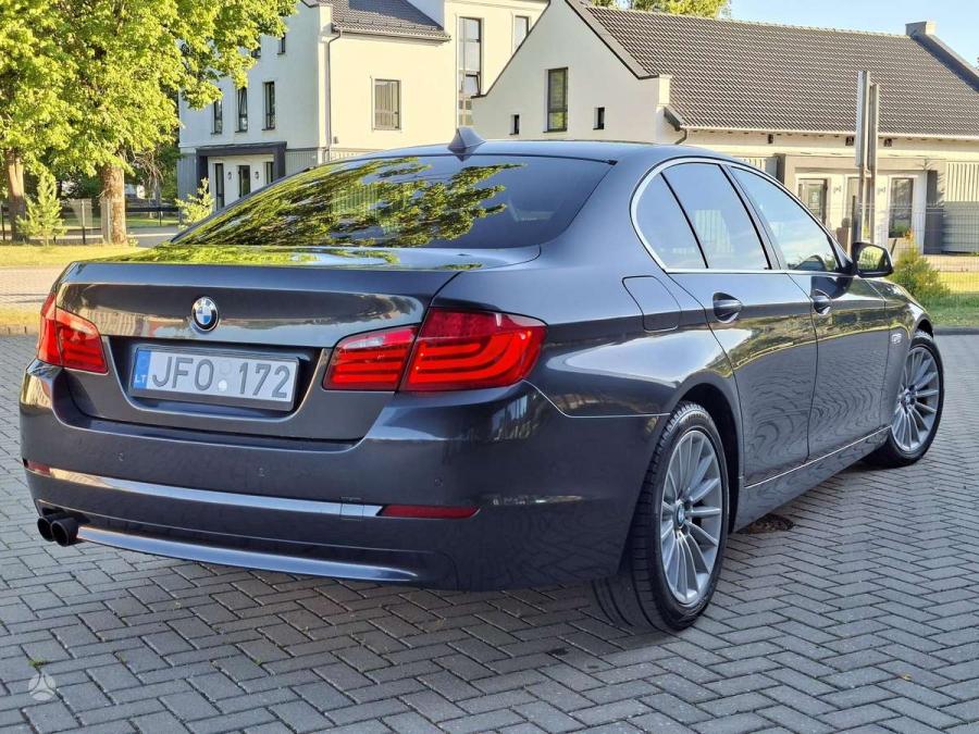 Grey BMW 520 2010 in Silute, with an engine capacity of 2.00 L and mileage of 335 thousand km for 7200 €, photo 13 on AUTOMOTO.COM.LV