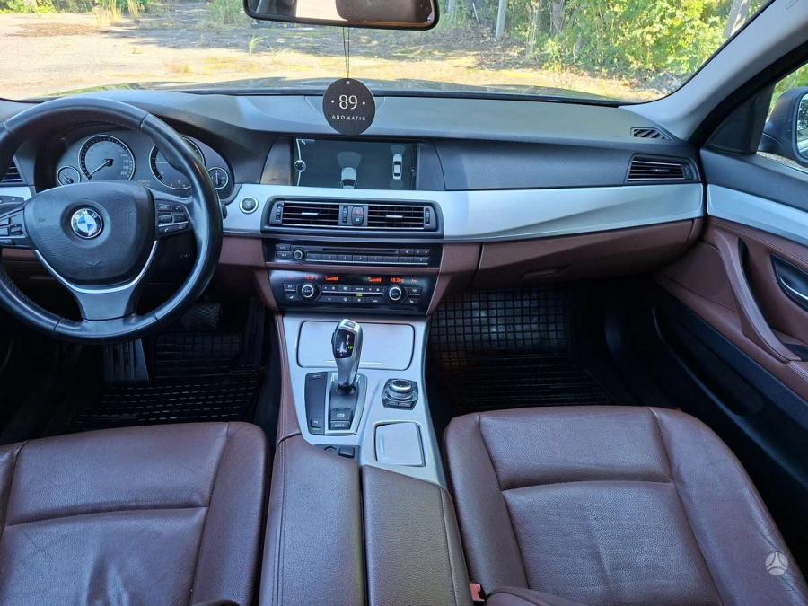 Grey BMW 520 2010 in Silute, with an engine capacity of 2.00 L and mileage of 335 thousand km for 7200 €, photo 16 on AUTOMOTO.COM.LV