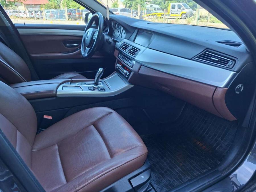 Grey BMW 520 2010 in Silute, with an engine capacity of 2.00 L and mileage of 335 thousand km for 7200 €, photo 17 on AUTOMOTO.COM.LV