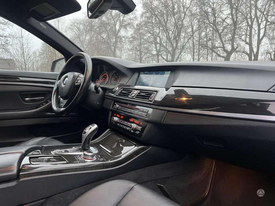 Grey BMW 520 2011 in Vilnius, with an engine capacity of 2.00 L and mileage of 355 thousand km for 7150 €, photo 5 on AUTOMOTO.COM.LV