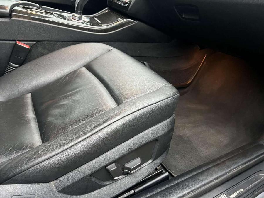 Grey BMW 520 2011 in Vilnius, with an engine capacity of 2.00 L and mileage of 355 thousand km for 7150 €, photo 9 on AUTOMOTO.COM.LV