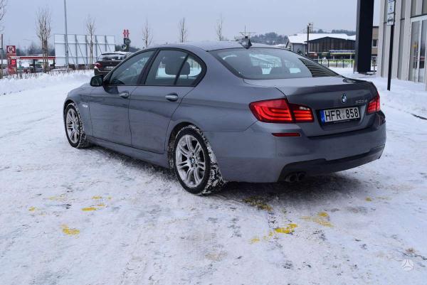 Pelēks BMW 520 2011 Viļņa, ar dzinēja tilpumu 2.00 L un nobraukumu 306 tūkst. km par 11000 €, foto 7 vietnē AUTOMOTO.COM.LV