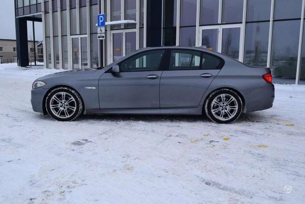 Grey BMW 520 2011 in Vilnius, with an engine capacity of 2.00 L and mileage of 306 thousand km for 11000 €, photo 8 on AUTOMOTO.COM.LV
