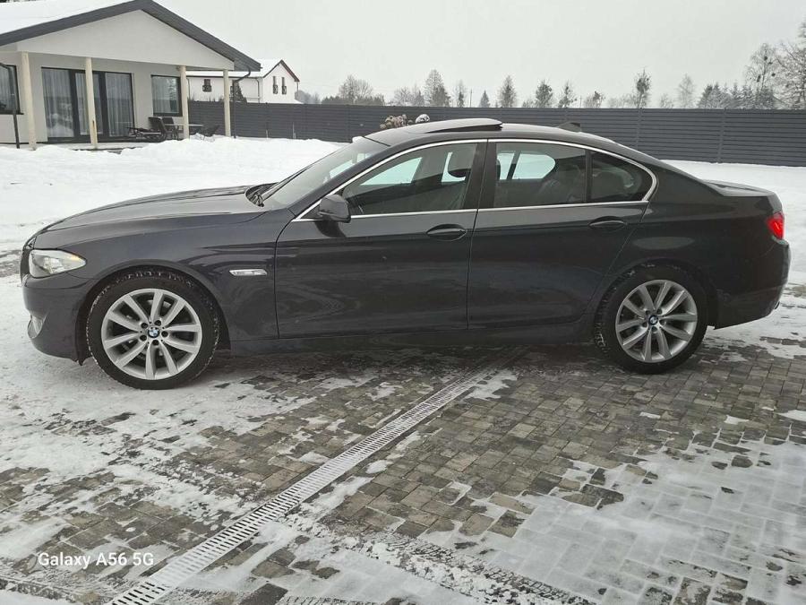 Grey BMW 520 2011 in Kaunas, with an engine capacity of 2.00 L and mileage of 181 thousand km for 10200 €, photo 3 on AUTOMOTO.COM.LV