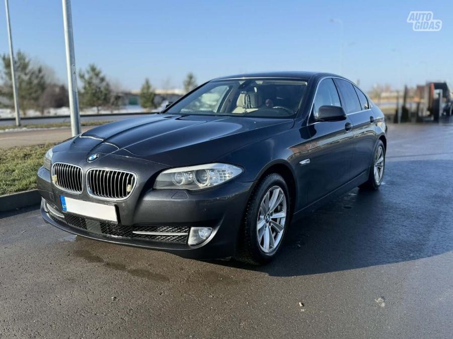 Grey BMW 520 2011 in Klaipeda, with an engine capacity of 2.00 L and mileage of 350 thousand km for 10000 €, photo 1 on AUTOMOTO.COM.LV