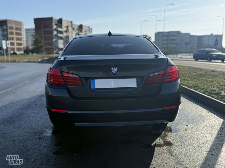 Grey BMW 520 2011 in Klaipeda, with an engine capacity of 2.00 L and mileage of 350 thousand km for 10000 €, photo 3 on AUTOMOTO.COM.LV