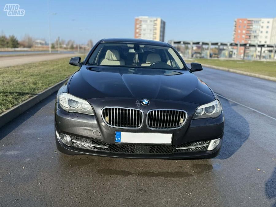 Grey BMW 520 2011 in Klaipeda, with an engine capacity of 2.00 L and mileage of 350 thousand km for 10000 €, photo 4 on AUTOMOTO.COM.LV