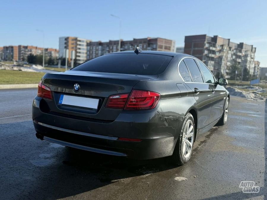 Grey BMW 520 2011 in Klaipeda, with an engine capacity of 2.00 L and mileage of 350 thousand km for 10000 €, photo 5 on AUTOMOTO.COM.LV