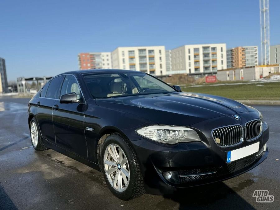 Grey BMW 520 2011 in Klaipeda, with an engine capacity of 2.00 L and mileage of 350 thousand km for 10000 €, photo 7 on AUTOMOTO.COM.LV