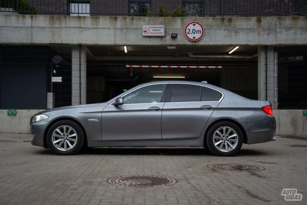 Grey BMW 520 2011 in Vilnius, with an engine capacity of 2.00 L and mileage of 350 thousand km for 8250 €, photo 4 on AUTOMOTO.COM.LV