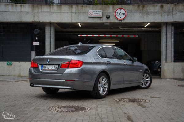 Grey BMW 520 2011 in Vilnius, with an engine capacity of 2.00 L and mileage of 350 thousand km for 8250 €, photo 7 on AUTOMOTO.COM.LV