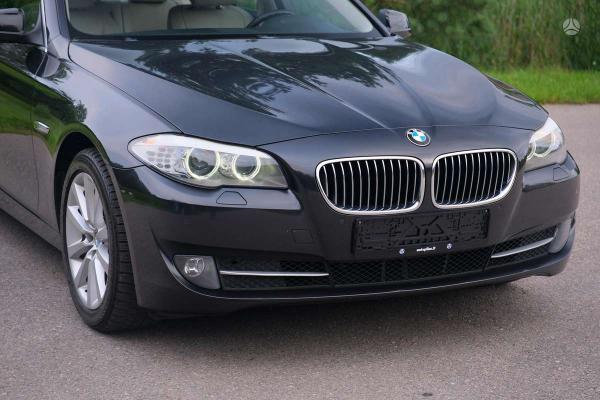 Grey BMW 520 2011 in Kaunas, with an engine capacity of 2.00 L and mileage of 350 thousand km for 7000 €, photo 10 on AUTOMOTO.COM.LV