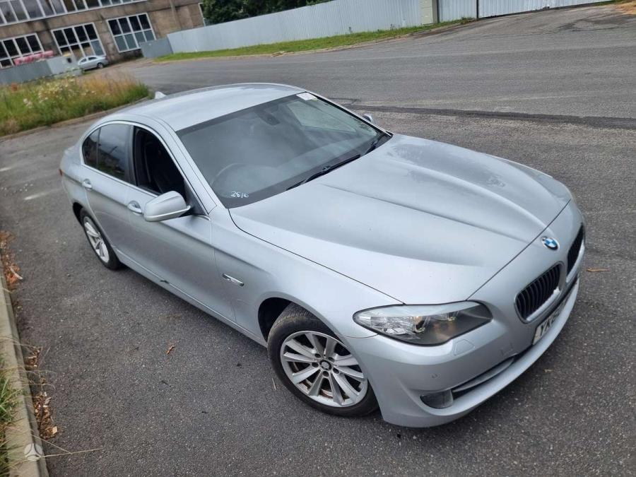 Grey BMW 520 2011 in Jonava, with an engine capacity of 2.00 L and mileage of 156 thousand km for 2799 €, photo 3 on AUTOMOTO.COM.LV