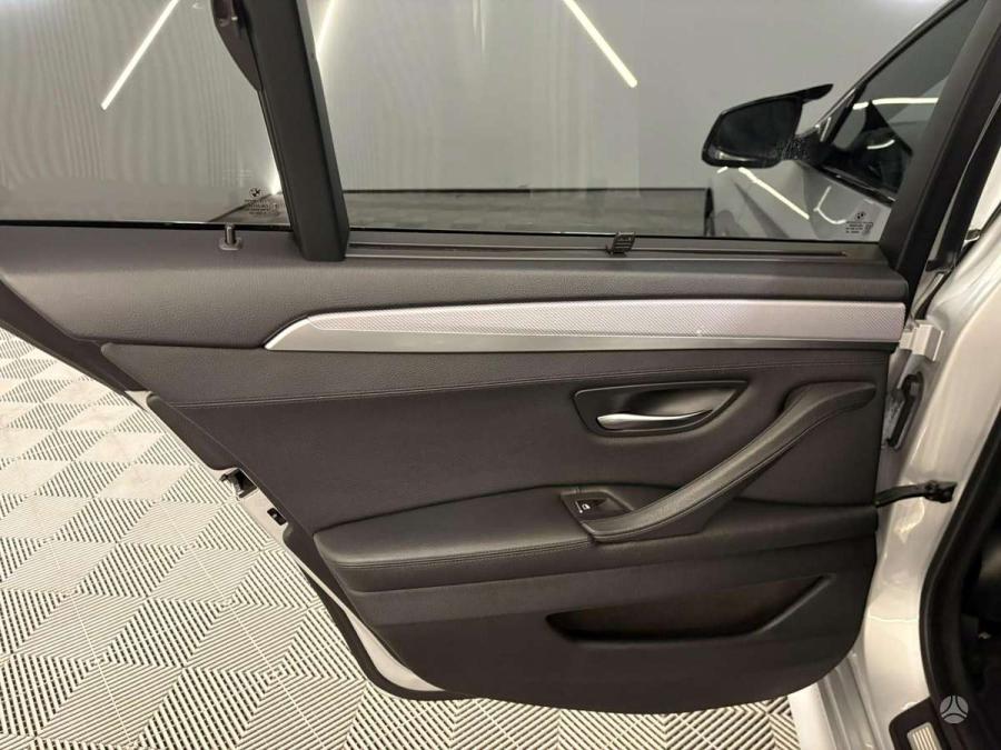 Grey BMW 520 2011 in Marijampole, with an engine capacity of 2.00 L and mileage of 183 thousand km for 9999 €, photo 20 on AUTOMOTO.COM.LV