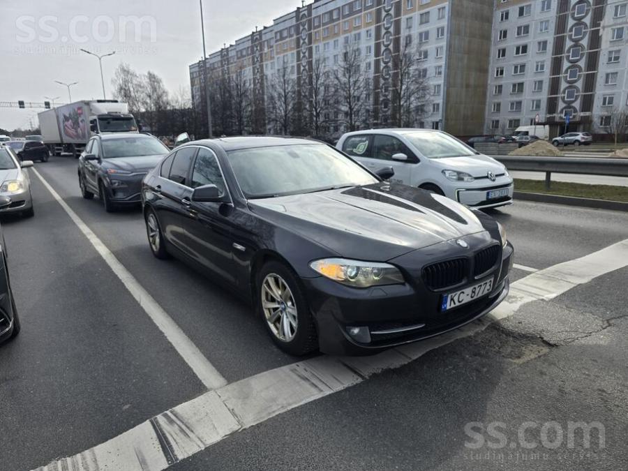 Grey BMW 520 2011 in Riga, with an engine capacity of 2.00 L and mileage of 356 thousand km for 3000 €, photo 4 on AUTOMOTO.COM.LV