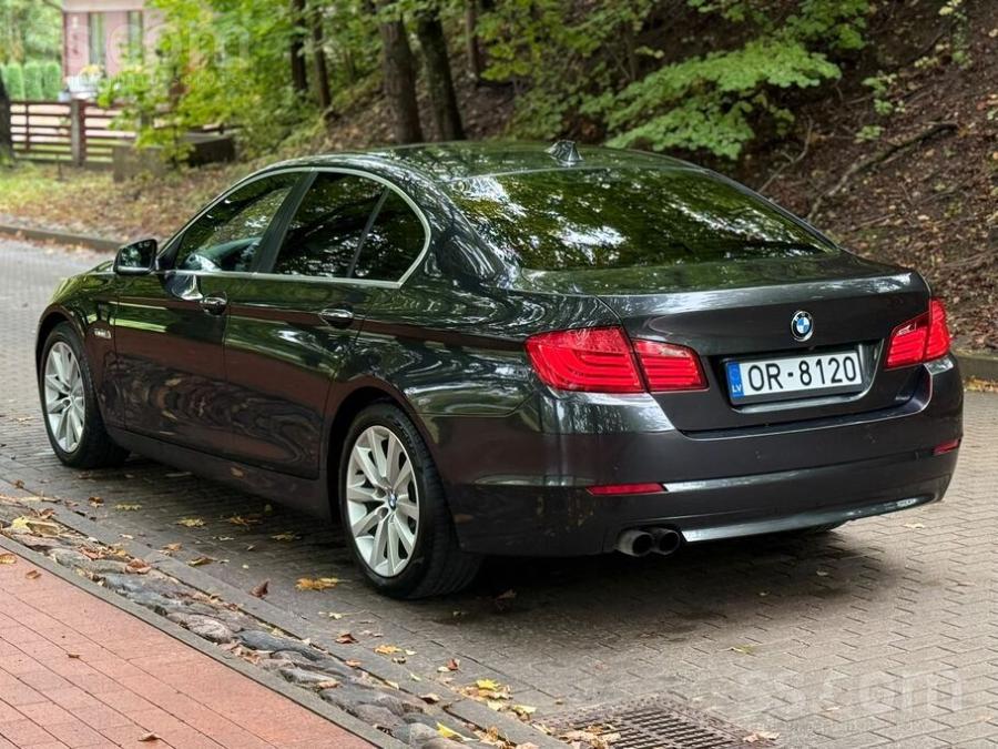Grey BMW 520 2011 in Bauska, with an engine capacity of 2.00 L and mileage of 457 thousand km for 6490 €, photo 5 on AUTOMOTO.COM.LV