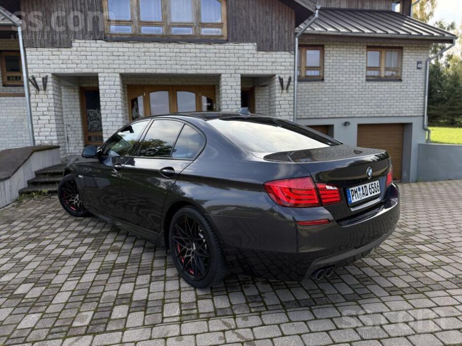 Grey BMW 520 2011 in Cesis, with an engine capacity of 2.00 L and mileage of 280 thousand km for 9990 €, photo 5 on AUTOMOTO.COM.LV