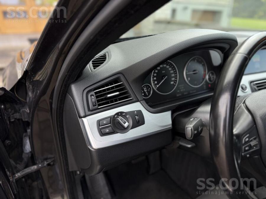 Grey BMW 520 2011 in Cesis, with an engine capacity of 2.00 L and mileage of 280 thousand km for 9990 €, photo 16 on AUTOMOTO.COM.LV
