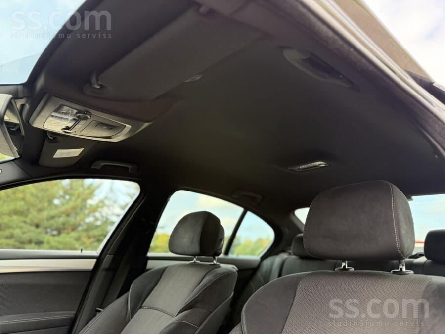 Grey BMW 520 2011 in Cesis, with an engine capacity of 2.00 L and mileage of 280 thousand km for 9990 €, photo 19 on AUTOMOTO.COM.LV