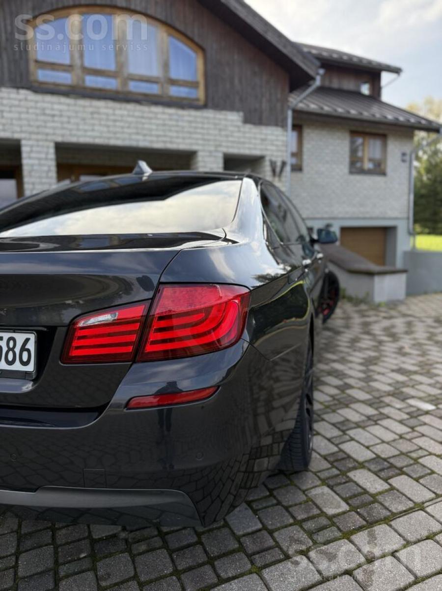 Grey BMW 520 2011 in Cesis, with an engine capacity of 2.00 L and mileage of 280 thousand km for 9990 €, photo 31 on AUTOMOTO.COM.LV