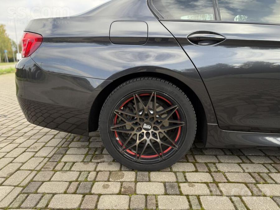 Grey BMW 520 2011 in Cesis, with an engine capacity of 2.00 L and mileage of 280 thousand km for 9990 €, photo 32 on AUTOMOTO.COM.LV