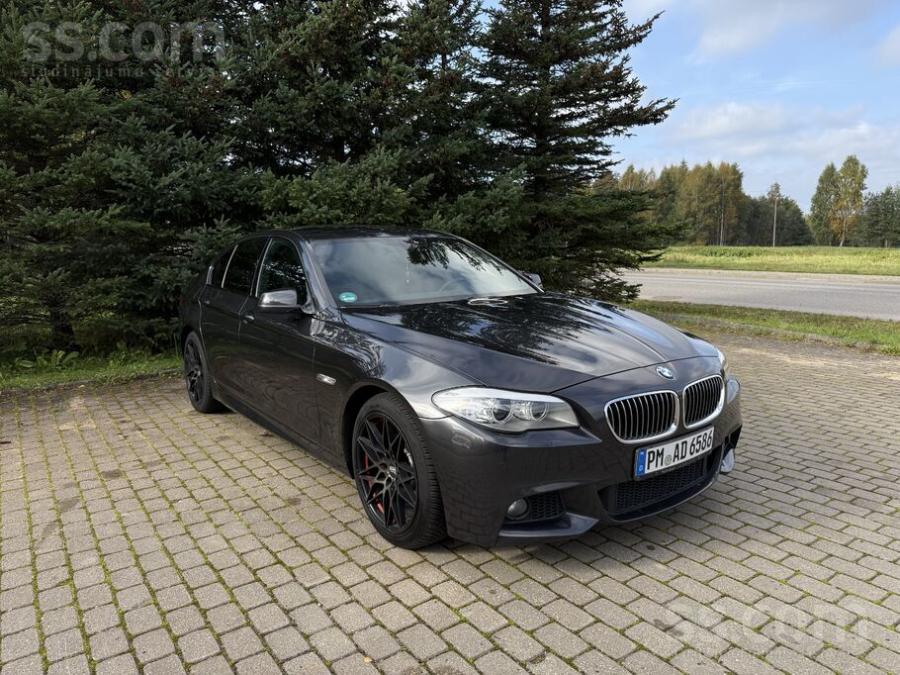 Grey BMW 520 2011 in Cesis, with an engine capacity of 2.00 L and mileage of 280 thousand km for 9990 €, photo 33 on AUTOMOTO.COM.LV