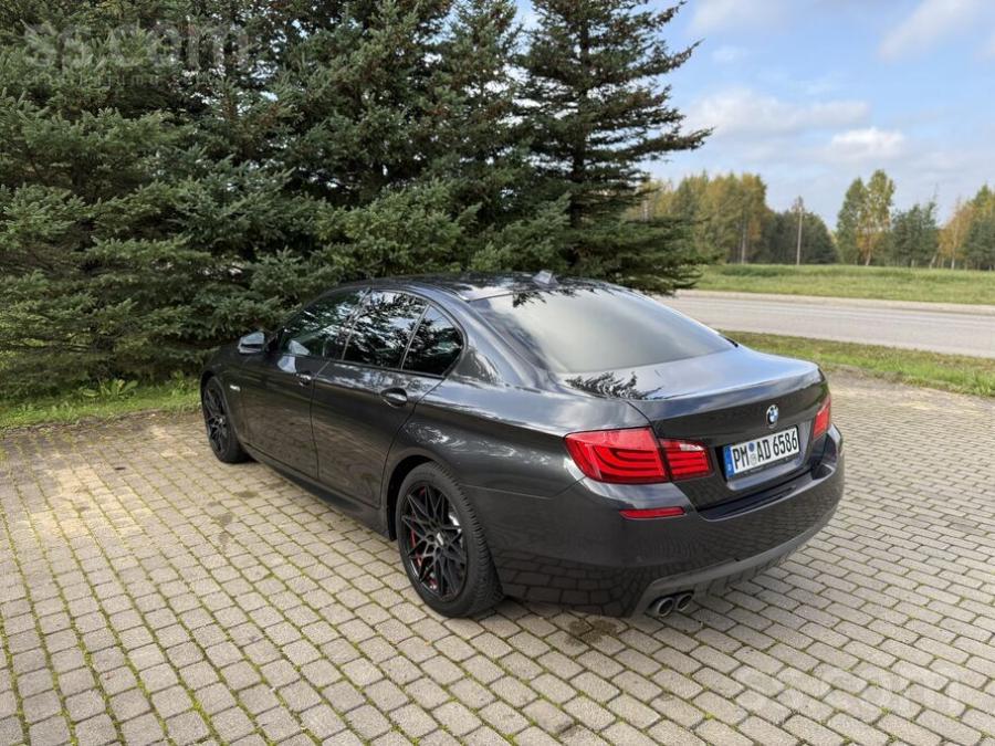 Grey BMW 520 2011 in Cesis, with an engine capacity of 2.00 L and mileage of 280 thousand km for 9990 €, photo 34 on AUTOMOTO.COM.LV