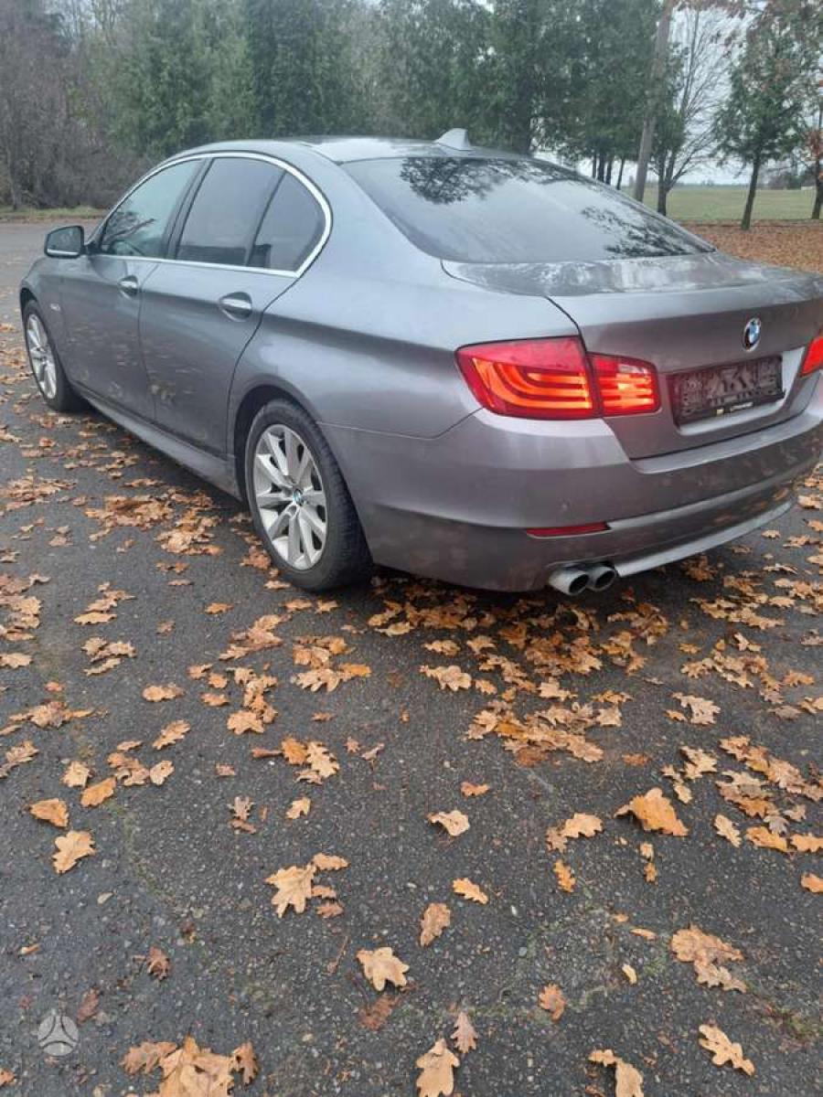Pelēks BMW 520 2012 Šakiai, ar dzinēja tilpumu 2.00 L un nobraukumu 320 tūkst. km par 9590 €, foto 22 vietnē AUTOMOTO.COM.LV