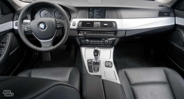 Grey BMW 520 2012 in Vilnius, with an engine capacity of 2.00 L and mileage of 215 thousand km for 10950 €, photo 4 on AUTOMOTO.COM.LV