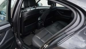 Grey BMW 520 2012 in Vilnius, with an engine capacity of 2.00 L and mileage of 215 thousand km for 10950 €, photo 5 on AUTOMOTO.COM.LV