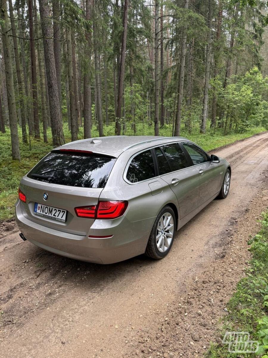 Grey BMW 520 2012 in Kaunas, with an engine capacity of 2.00 L and mileage of 366 thousand km for 8699 €, photo 13 on AUTOMOTO.COM.LV