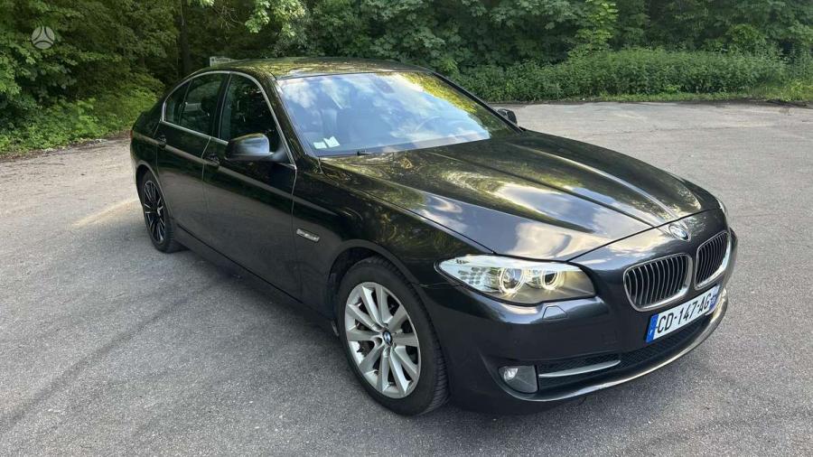 Grey BMW 520 2012 in Kaunas, with an engine capacity of 2.00 L and mileage of 337 thousand km for 6800 €, photo 4 on AUTOMOTO.COM.LV