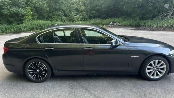 Grey BMW 520 2012 in Kaunas, with an engine capacity of 2.00 L and mileage of 337 thousand km for 6800 €, photo 6 on AUTOMOTO.COM.LV