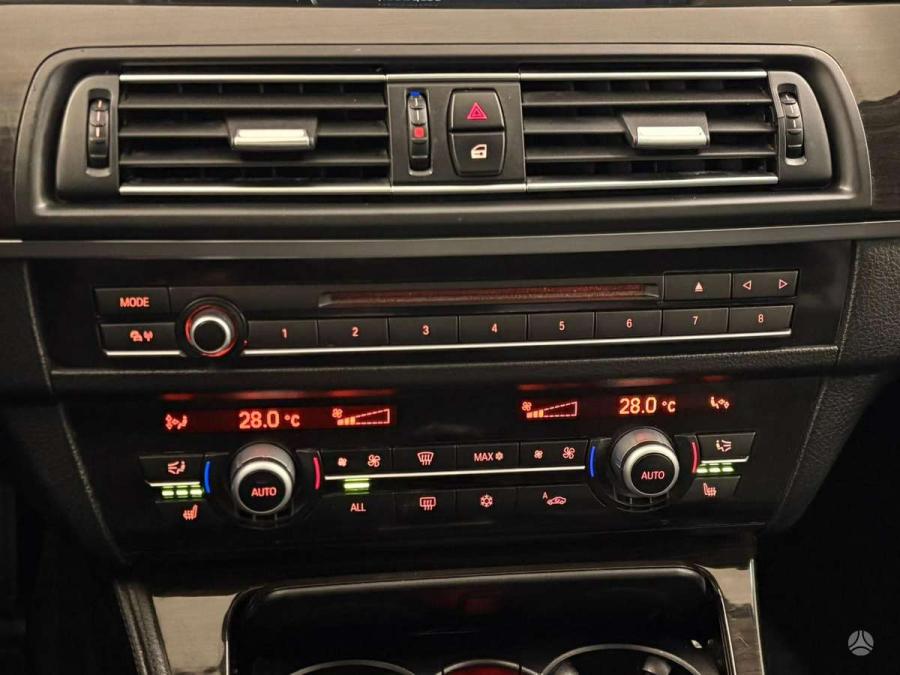 Grey BMW 520 2012 in Marijampole, with an engine capacity of 2.00 L and mileage of 339 thousand km for 8450 €, photo 8 on AUTOMOTO.COM.LV