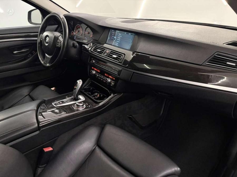 Grey BMW 520 2012 in Marijampole, with an engine capacity of 2.00 L and mileage of 339 thousand km for 8450 €, photo 16 on AUTOMOTO.COM.LV