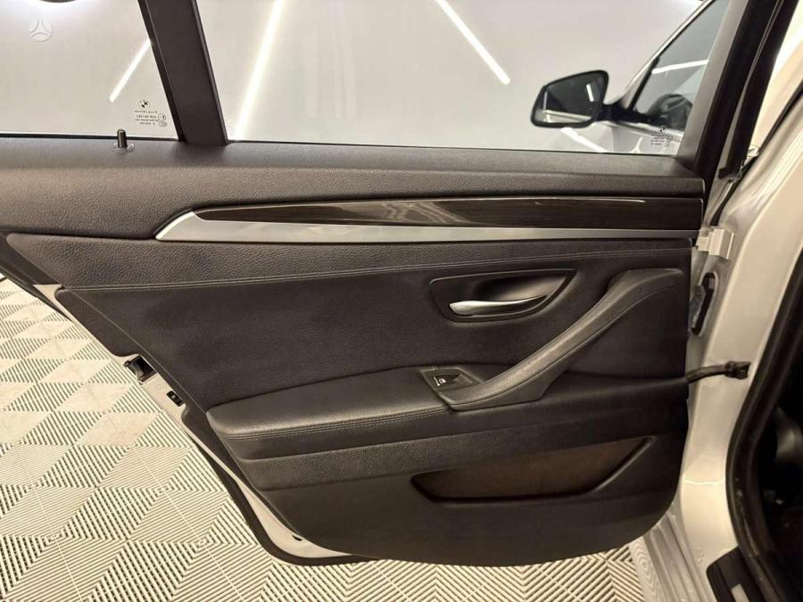 Grey BMW 520 2012 in Marijampole, with an engine capacity of 2.00 L and mileage of 339 thousand km for 8450 €, photo 22 on AUTOMOTO.COM.LV