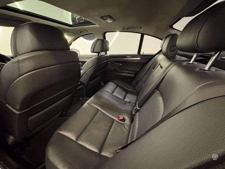 Grey BMW 520 2012 in Marijampole, with an engine capacity of 2.00 L and mileage of 339 thousand km for 8450 €, photo 23 on AUTOMOTO.COM.LV