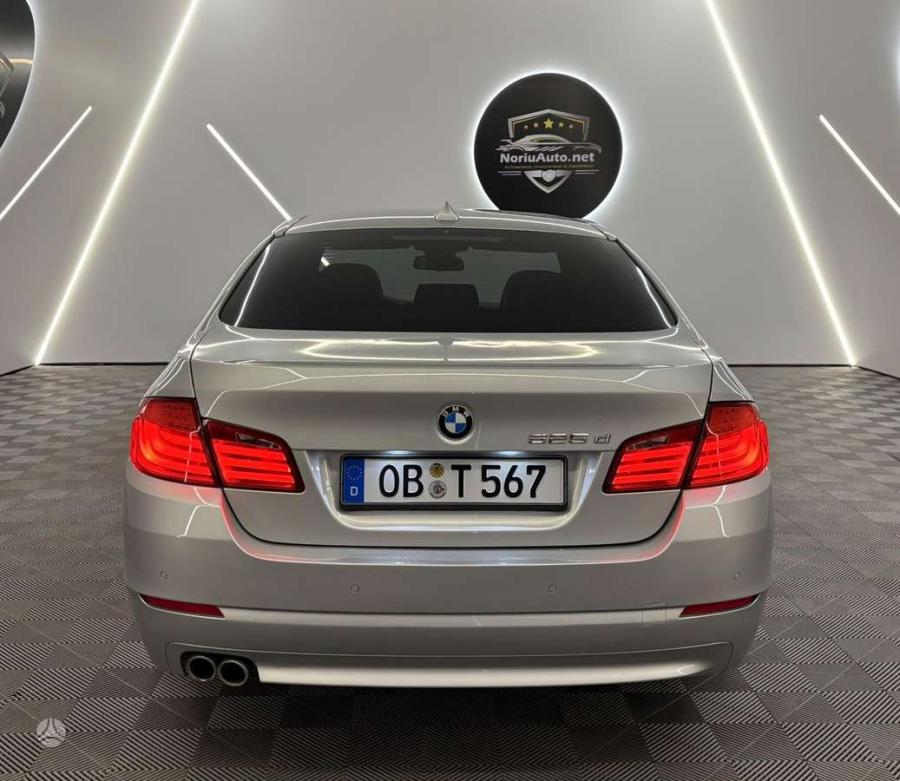 Grey BMW 520 2012 in Marijampole, with an engine capacity of 2.00 L and mileage of 339 thousand km for 8450 €, photo 32 on AUTOMOTO.COM.LV