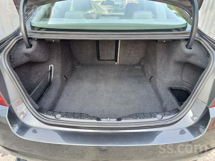 Pelēks BMW 520 2012 Rīga, ar dzinēja tilpumu 2.00 L un nobraukumu 212 tūkst. km par 9600 €, foto 24 vietnē AUTOMOTO.COM.LV