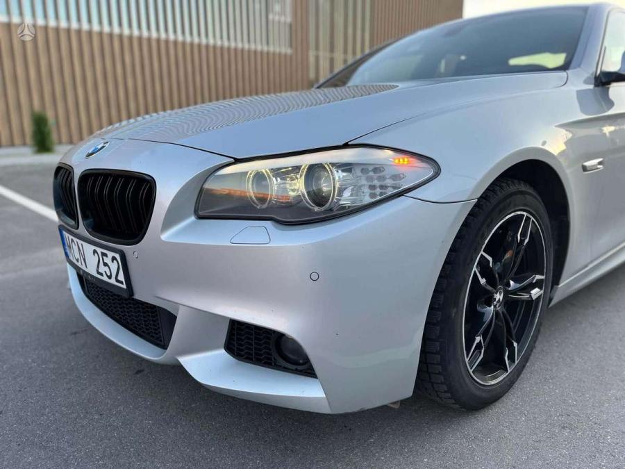 Grey BMW 520 2012 in Klaipeda, with an engine capacity of 2.00 L and mileage of 329 thousand km for 9000 €, photo 12 on AUTOMOTO.COM.LV