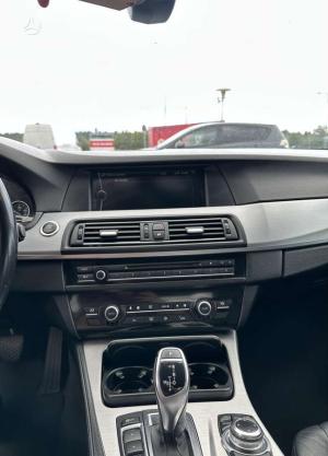 Grey BMW 520 2012 in Vilnius, with an engine capacity of 2.00 L and mileage of 323 thousand km for 9700 €, photo 11 on AUTOMOTO.COM.LV