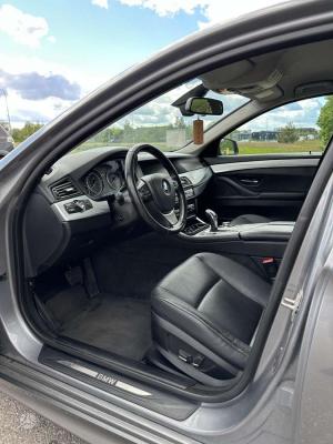 Grey BMW 520 2012 in Vilnius, with an engine capacity of 2.00 L and mileage of 323 thousand km for 9700 €, photo 14 on AUTOMOTO.COM.LV