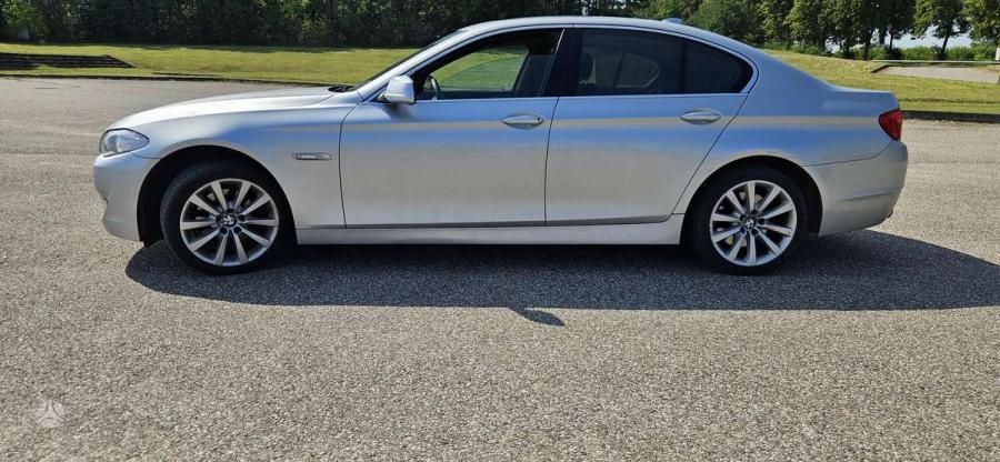 Grey BMW 520 2012 in Vilnius, with an engine capacity of 2.00 L and mileage of 274 thousand km for 8190 €, photo 7 on AUTOMOTO.COM.LV