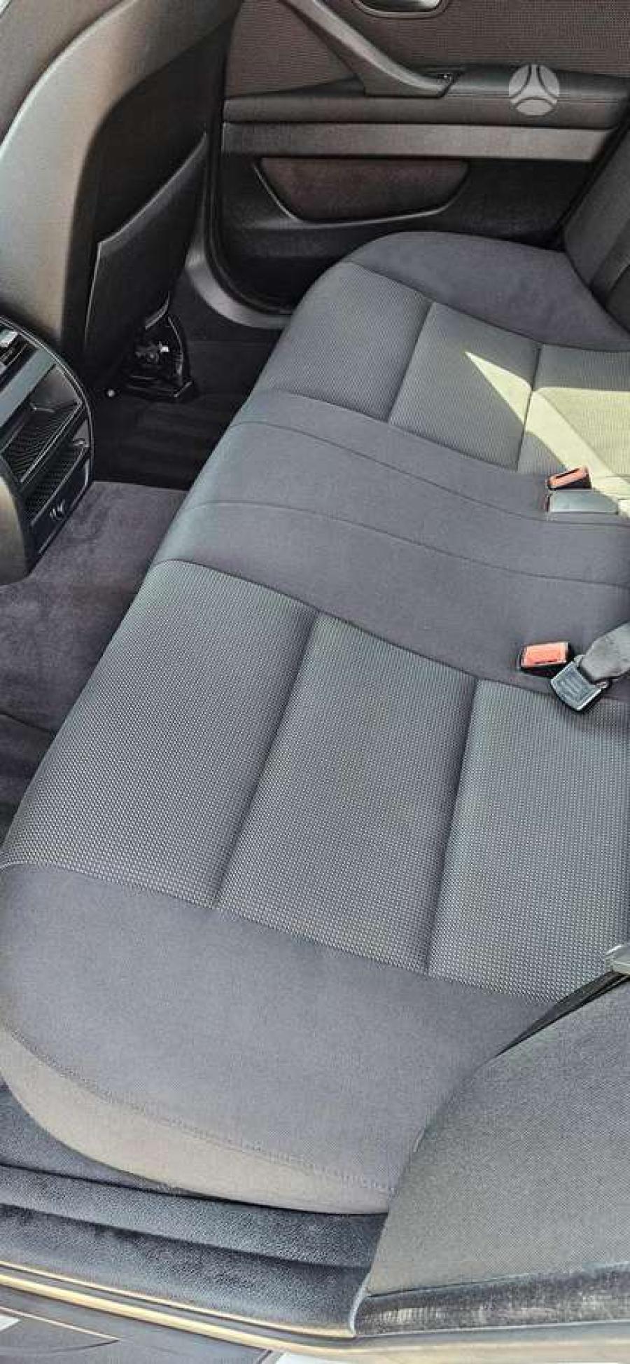 Grey BMW 520 2012 in Vilnius, with an engine capacity of 2.00 L and mileage of 274 thousand km for 8190 €, photo 13 on AUTOMOTO.COM.LV