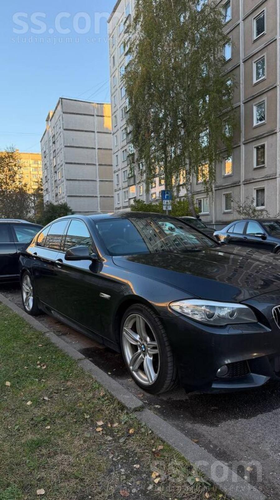 Grey BMW 520 2013 in Riga, with an engine capacity of 2.00 L and mileage of 243 thousand km for 6750 €, photo 3 on AUTOMOTO.COM.LV