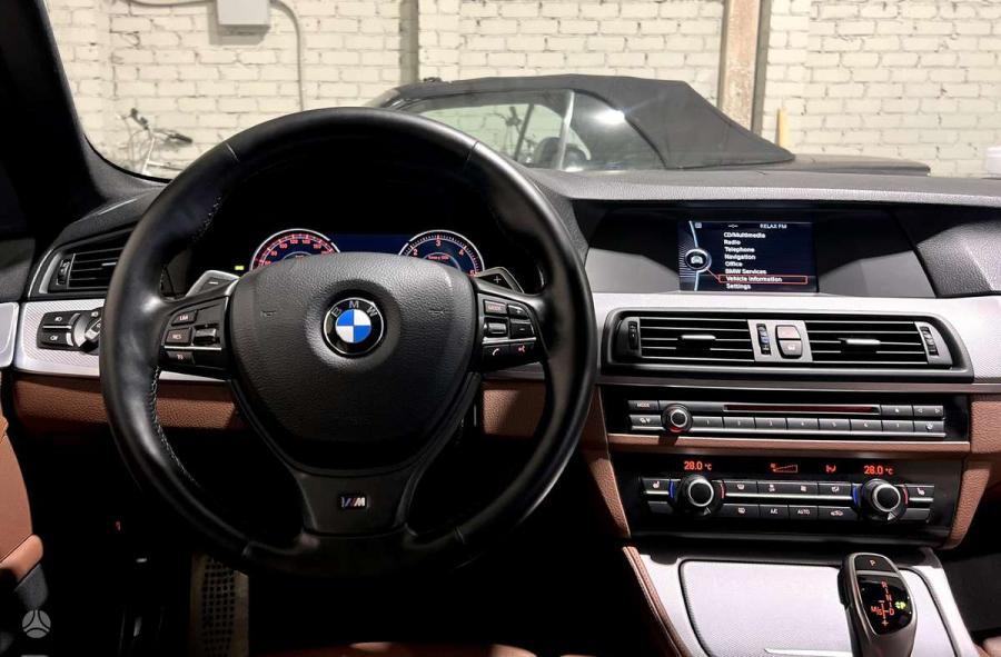 Grey BMW 520 2013 in Klaipeda, with an engine capacity of 2.00 L and mileage of 299 thousand km for 10999 €, photo 31 on AUTOMOTO.COM.LV