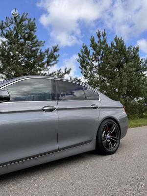 Grey BMW 520 2013 in Klaipeda, with an engine capacity of 2.00 L and mileage of 368 thousand km for 10200 €, photo 8 on AUTOMOTO.COM.LV