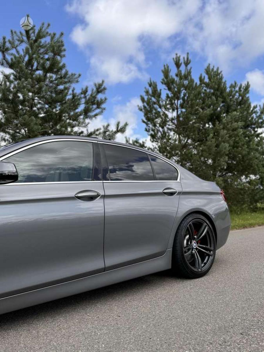 Grey BMW 520 2013 in Klaipeda, with an engine capacity of 2.00 L and mileage of 368 thousand km for 10200 €, photo 8 on AUTOMOTO.COM.LV
